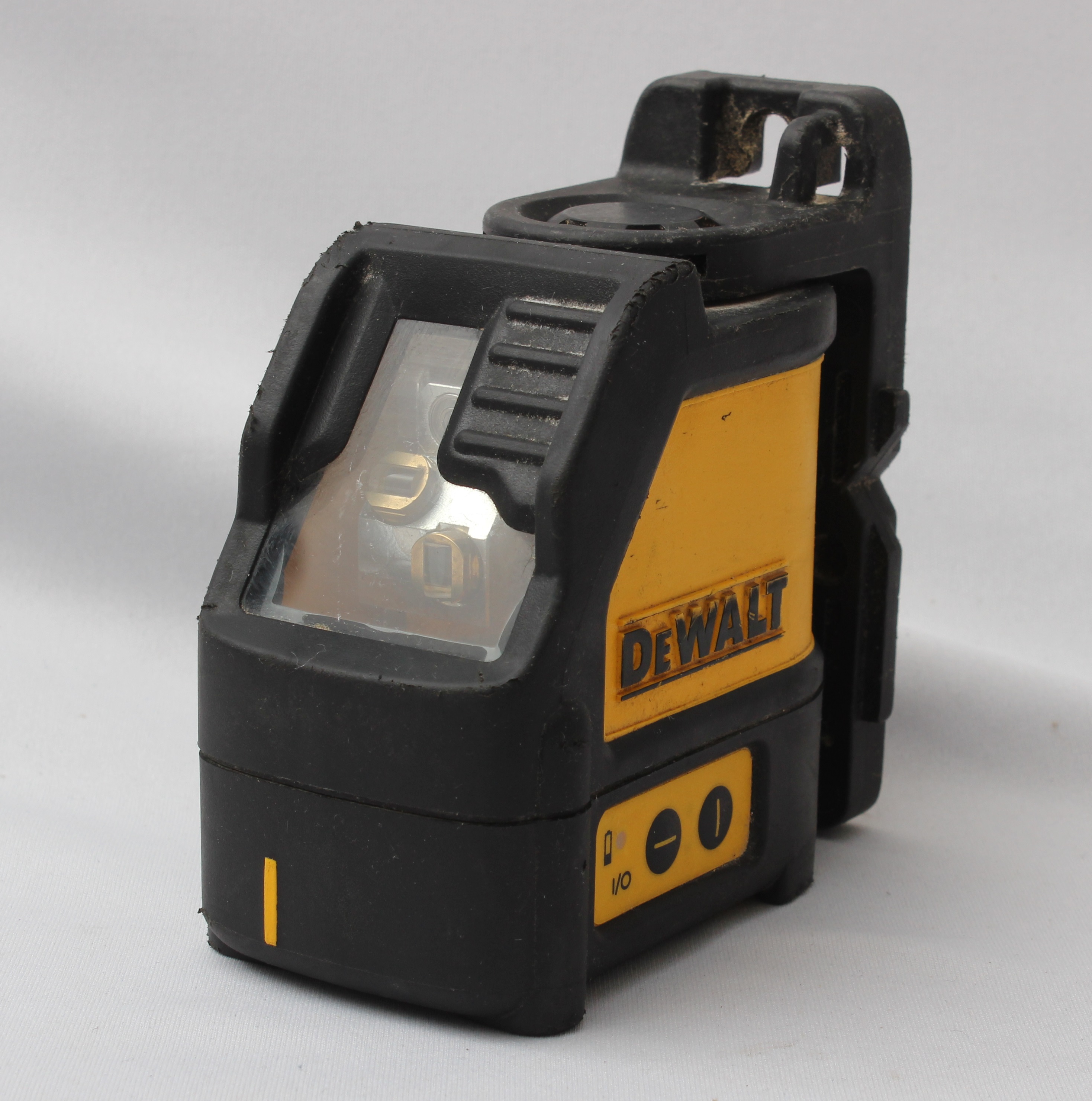 Pre-owned DeWalt Red Beam Self Levelling Cross Line Laser Level ...