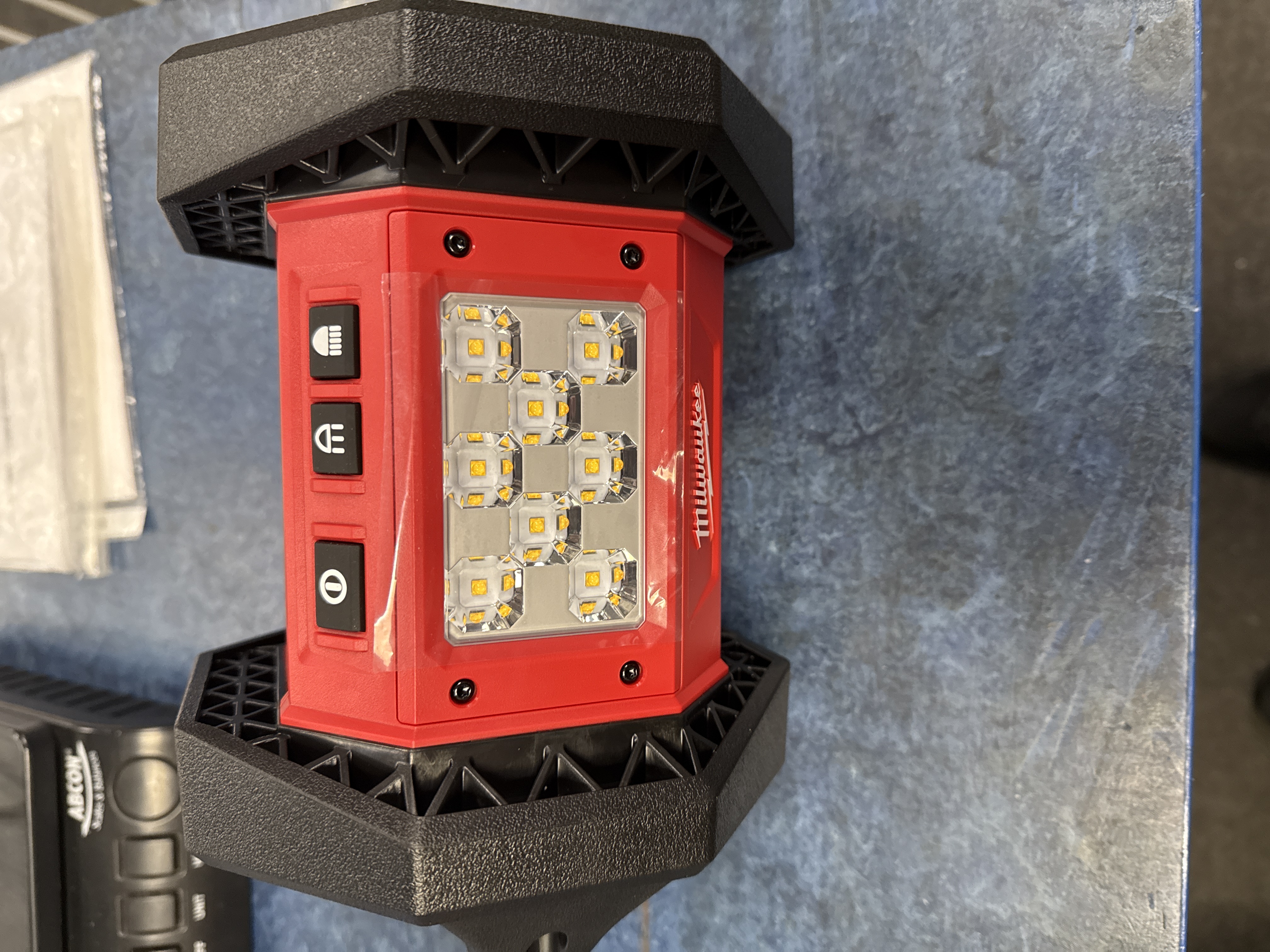 Pre-owned Milwaukee m18 al body only work light - Own4Less