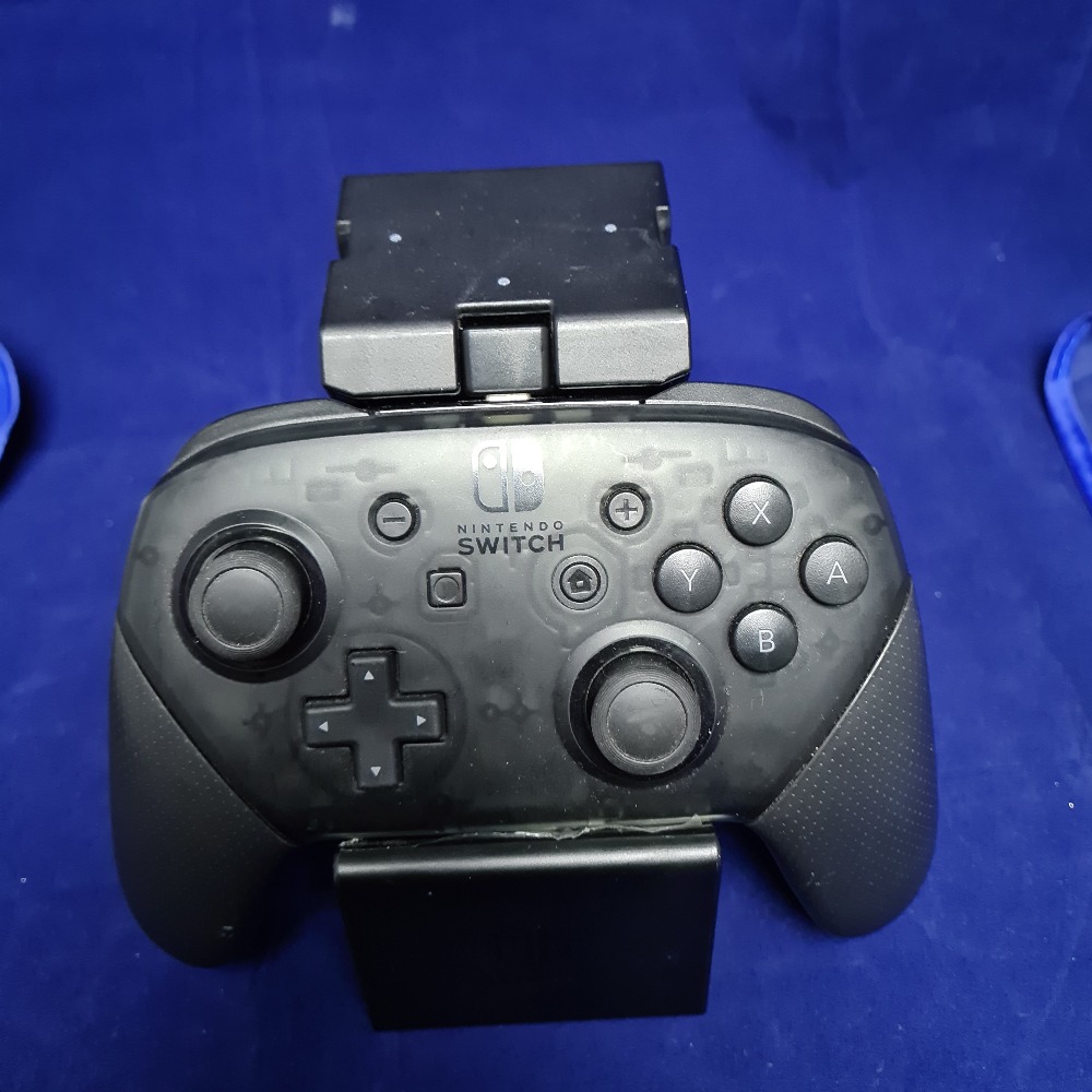 Pre-owned Nintendo Switch Switch Pro Controller - Own4Less