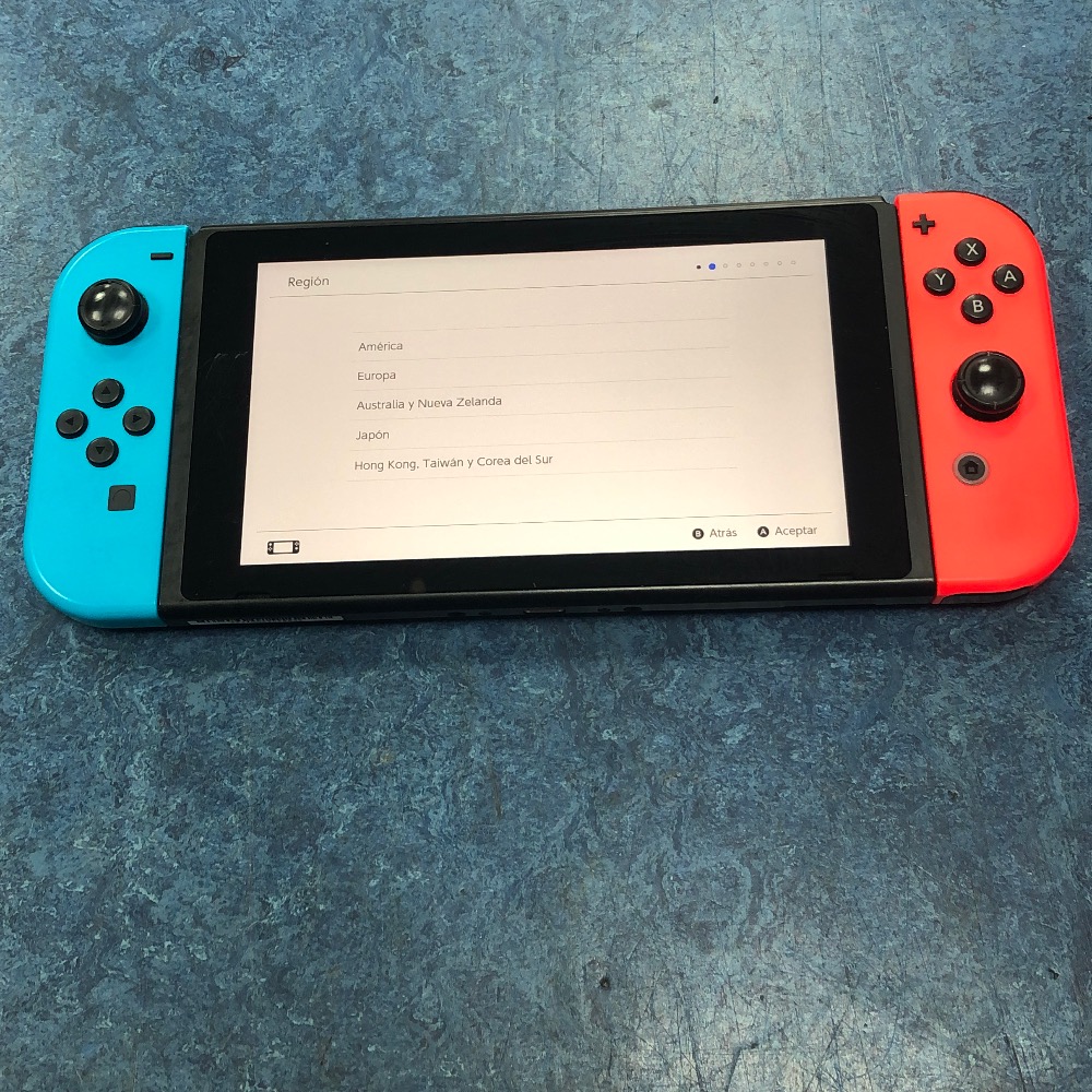 Pre-owned Microsoft Switch Console no dock - Own4Less