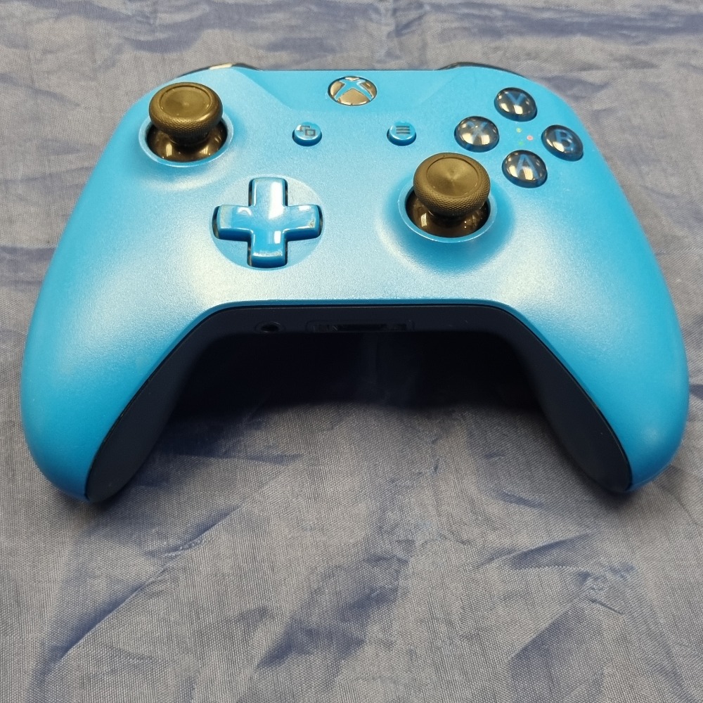 Pre-owned Microsoft Xbox Blue Xbox One Controller - Own4Less