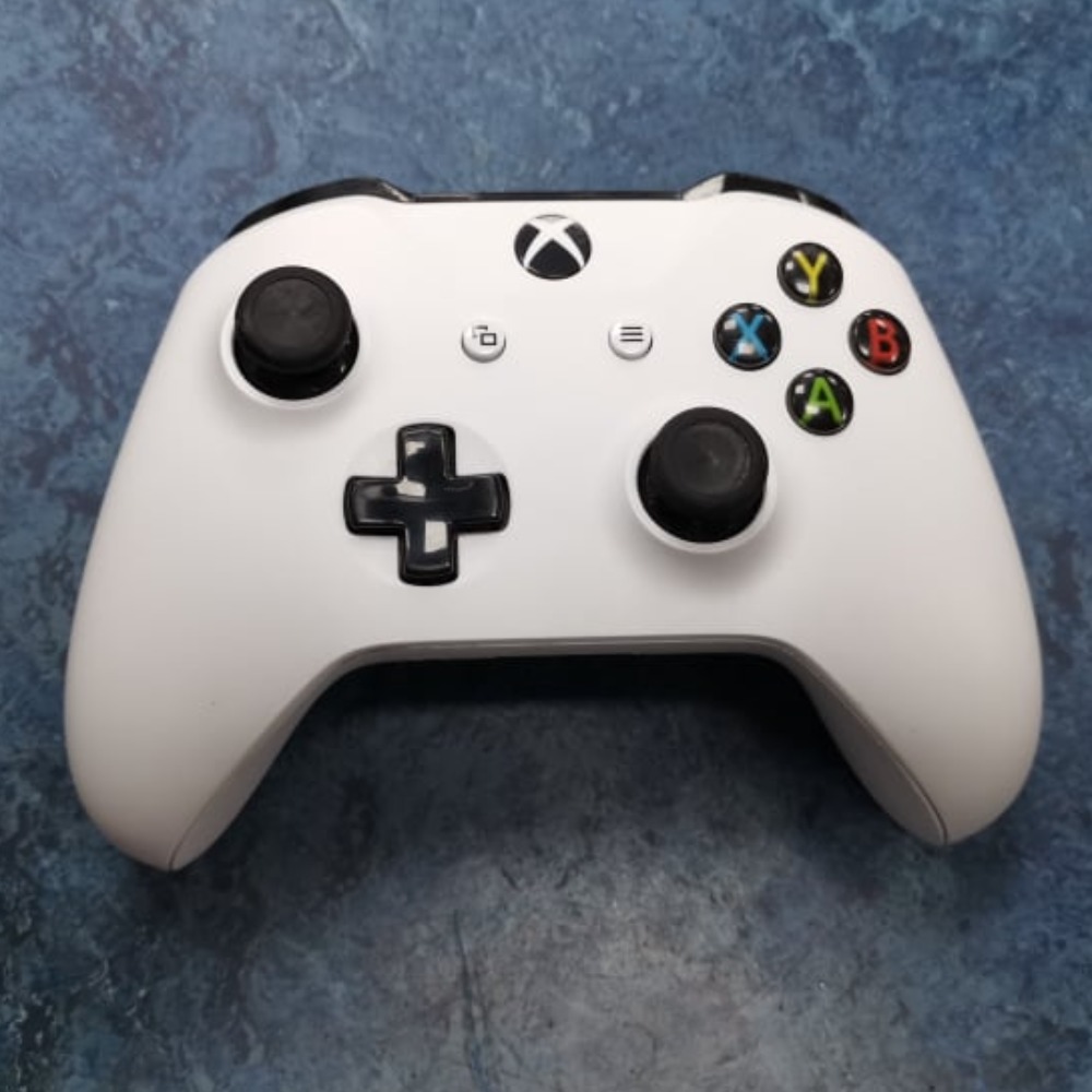 Pre-owned Microsoft Xbox One Wireless Controllers - Own4Less