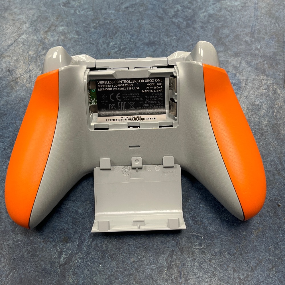 Pre-owned Microsoft xbox one controller orange - Own4Less