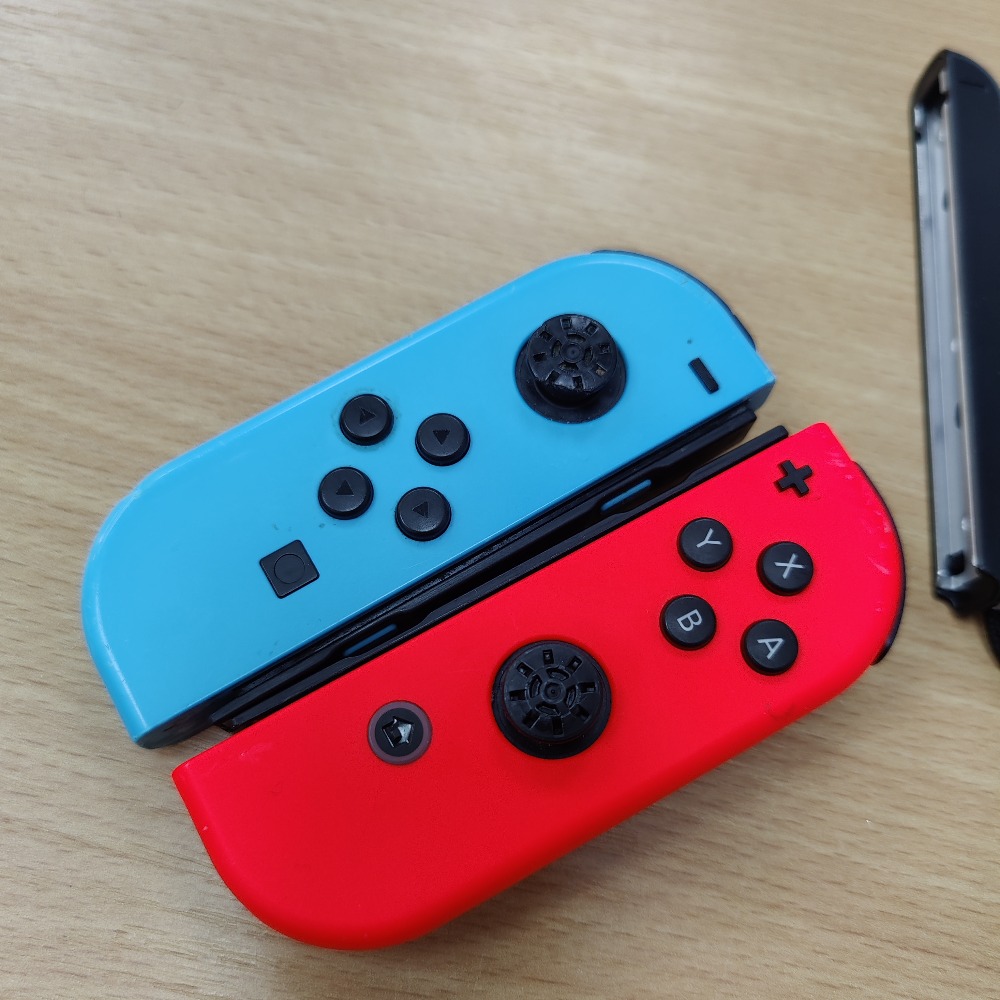 Pre-owned Nintendo Switch Joycons Blue & Red - Own4Less