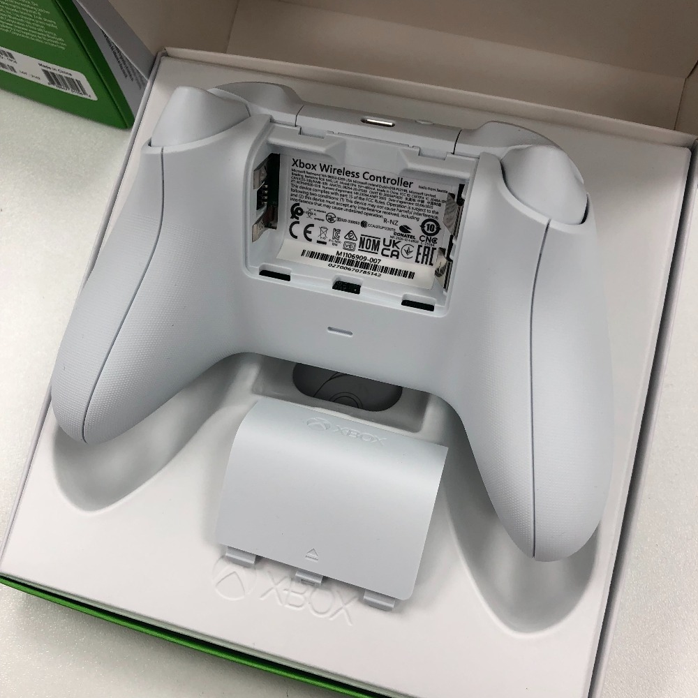 Pre-owned Official Xbox Series Robot White Wireless Controller - Own4Less